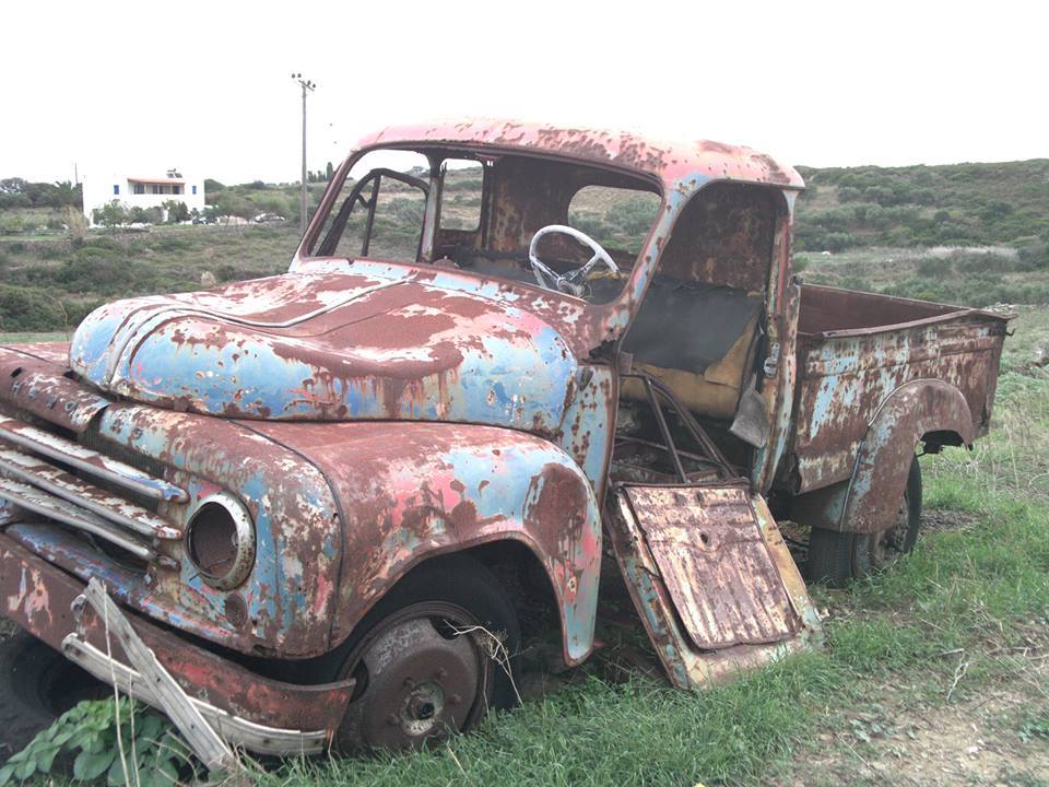 Παλιά αυτοκίνητα στα Κύθηρα – Ελένη Χάρου