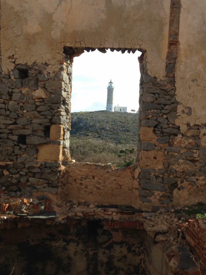 Παράθυρα με θέα στα Κύθηρα – Ελένη Χάρου